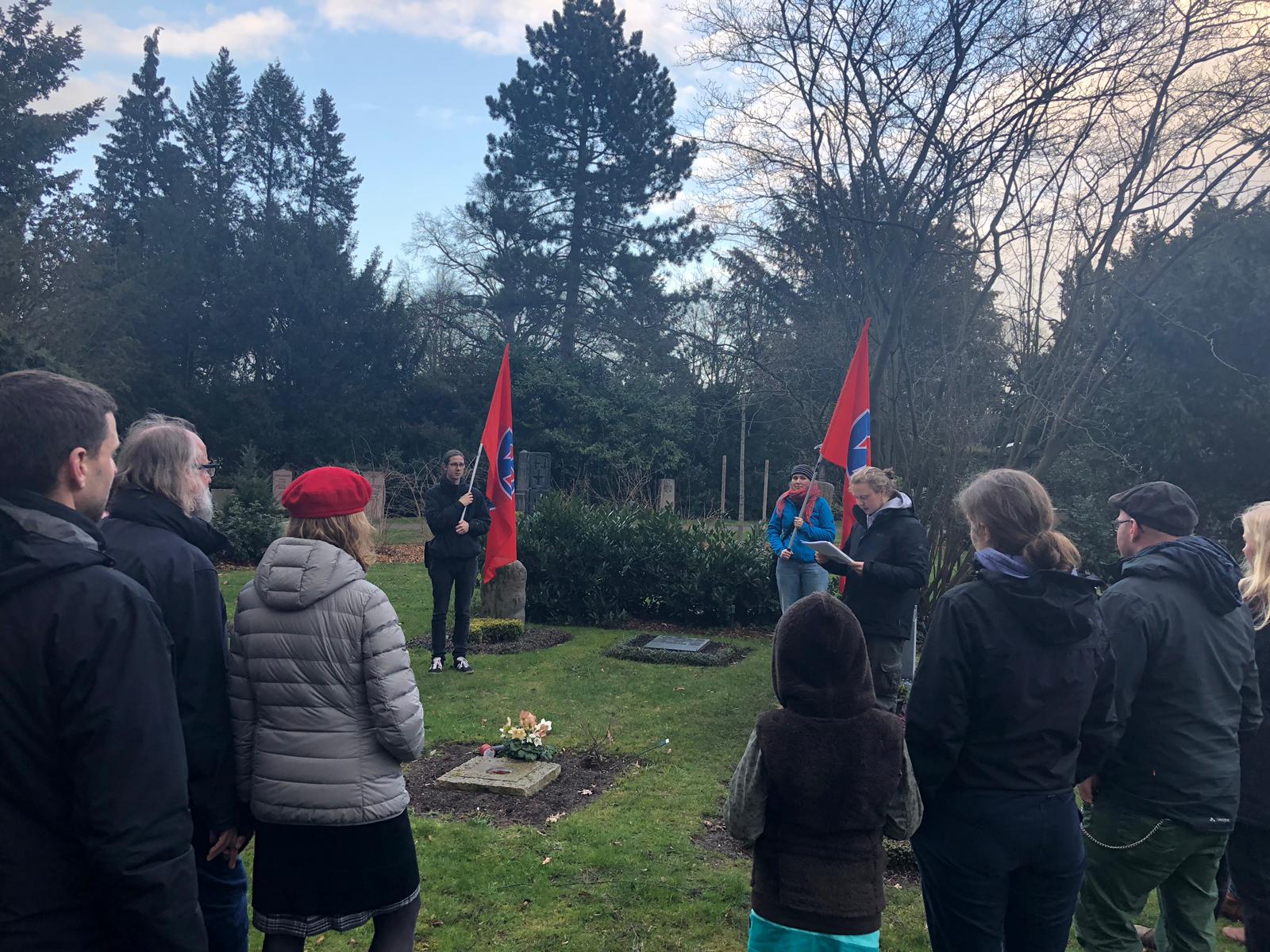 Rote Nelken für Orli Wald – Die Falken Hannover. Sozialistische Jugend ...