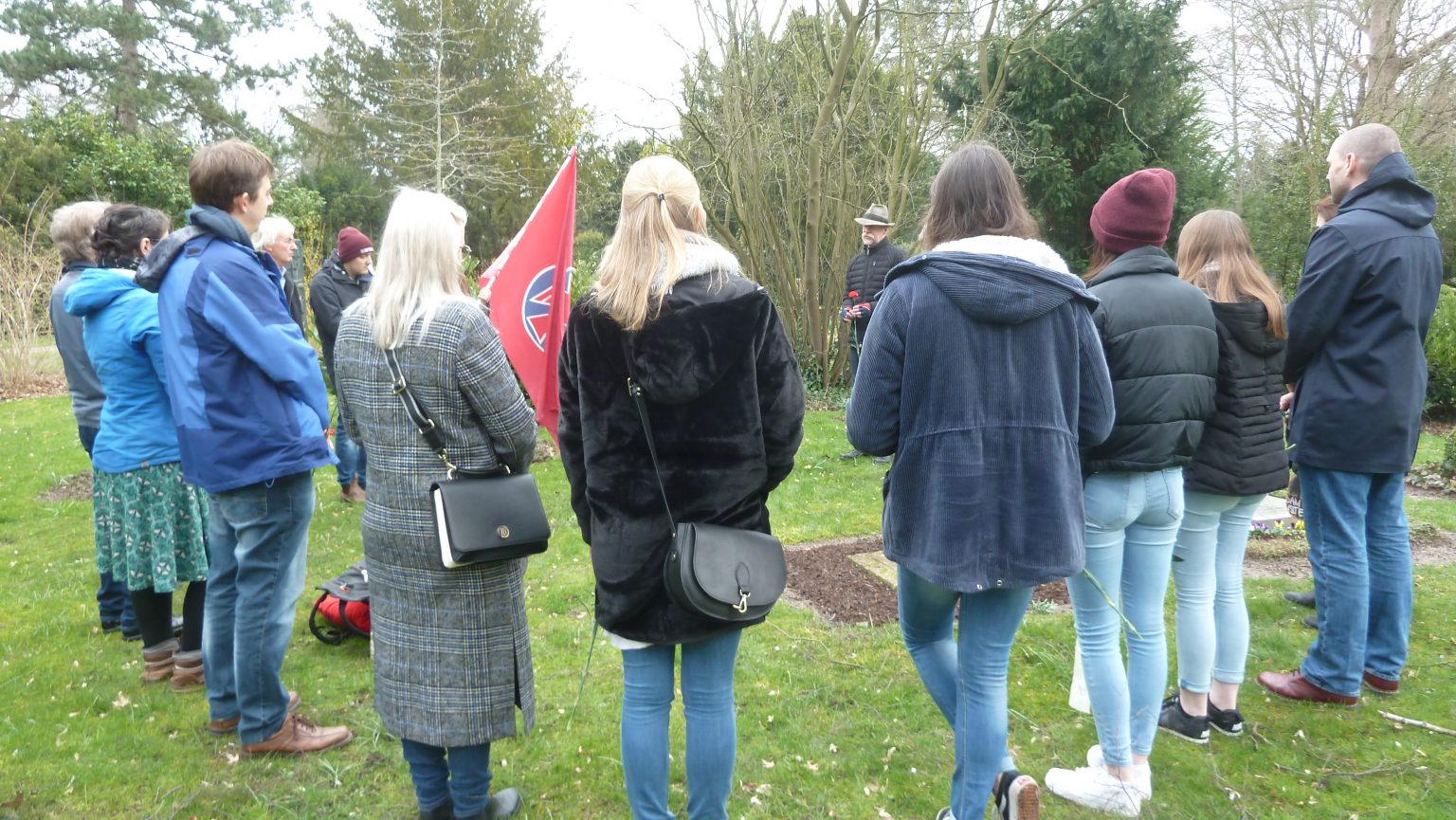 Rote Nelken für Orli Wald – Die Falken Hannover. Sozialistische Jugend ...