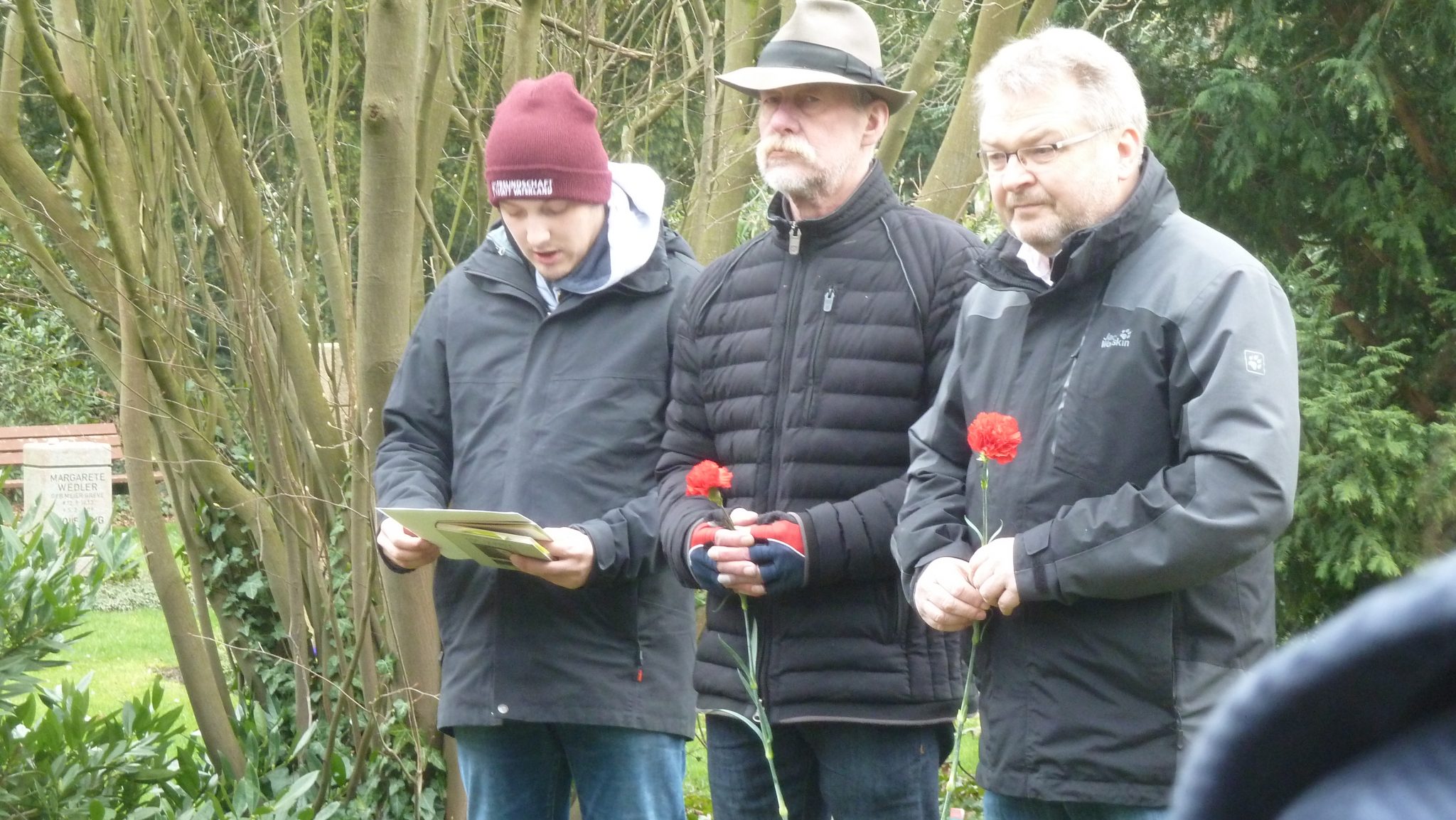 Rote Nelken für Orli Wald – Die Falken Hannover. Sozialistische Jugend ...